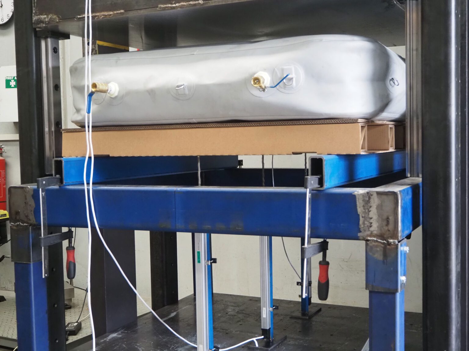 Using an Inflatable Matrix Web-Constructed Airbag for Pallet Testing